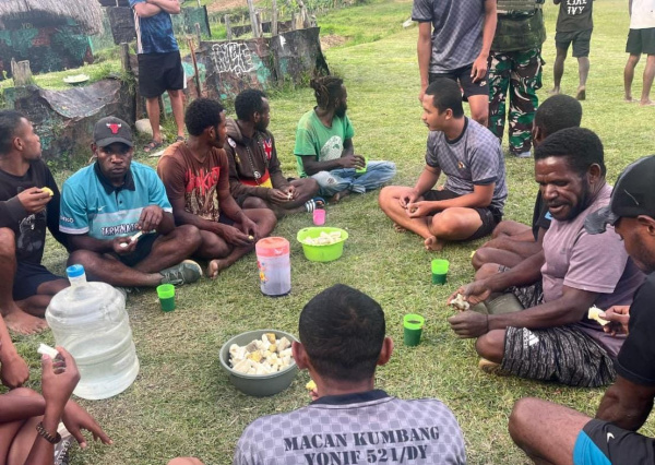 Wujud Kedekatan Masyarakat dengan Satgas Yonif 521/DY Melalui Olahraga ...